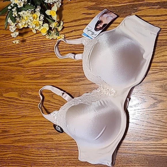 Playtex | Intimates & Sleepwear | Nwt Playtex Secrets Underwire Bra 44c ...